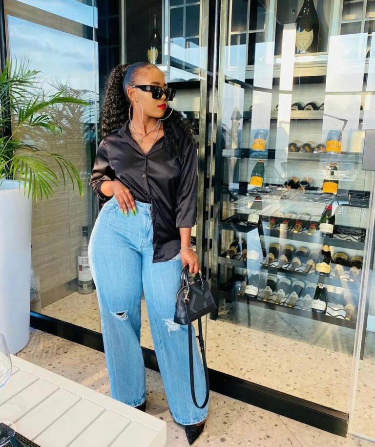 30 Fashionable Ways to Style Blue Jeans for Every Occasion | STYLESCATALOG