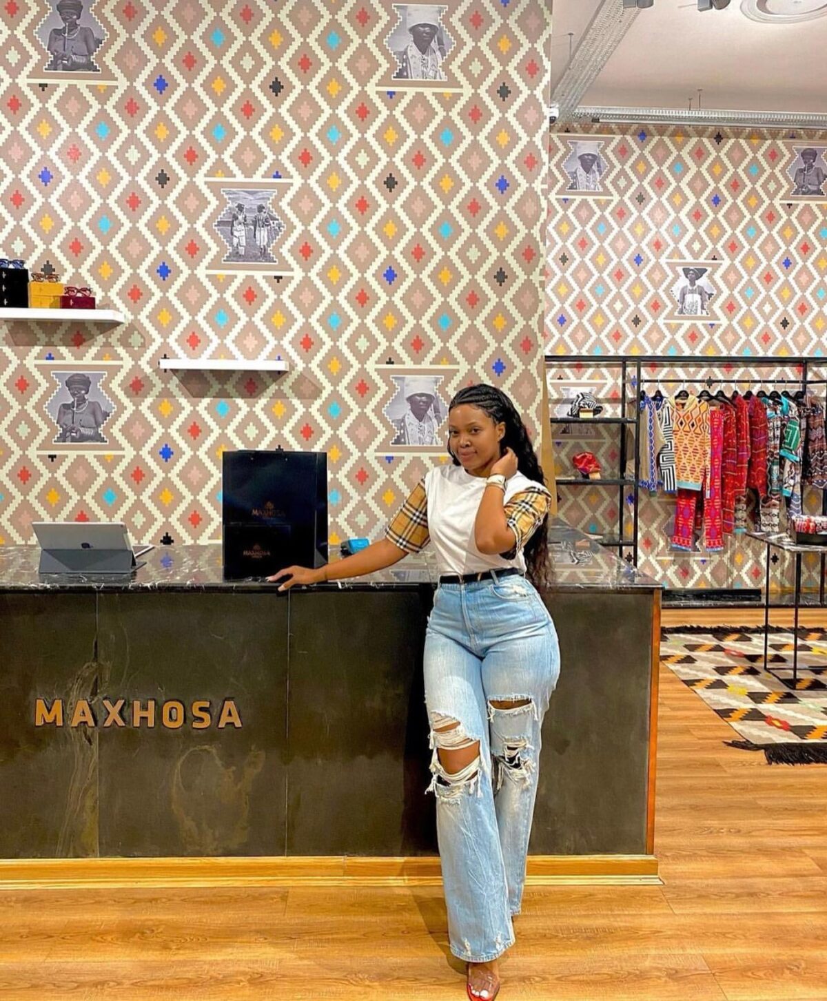 30 Fashionable Ways to Style Blue Jeans for Every Occasion | STYLESCATALOG